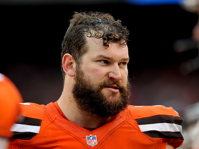 Browns OT Joe Thomas still back and forth on whether to play another ...