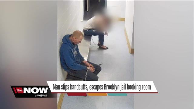 VIDEO: Police looking for man who slipped out of handcuffs, escaped ...